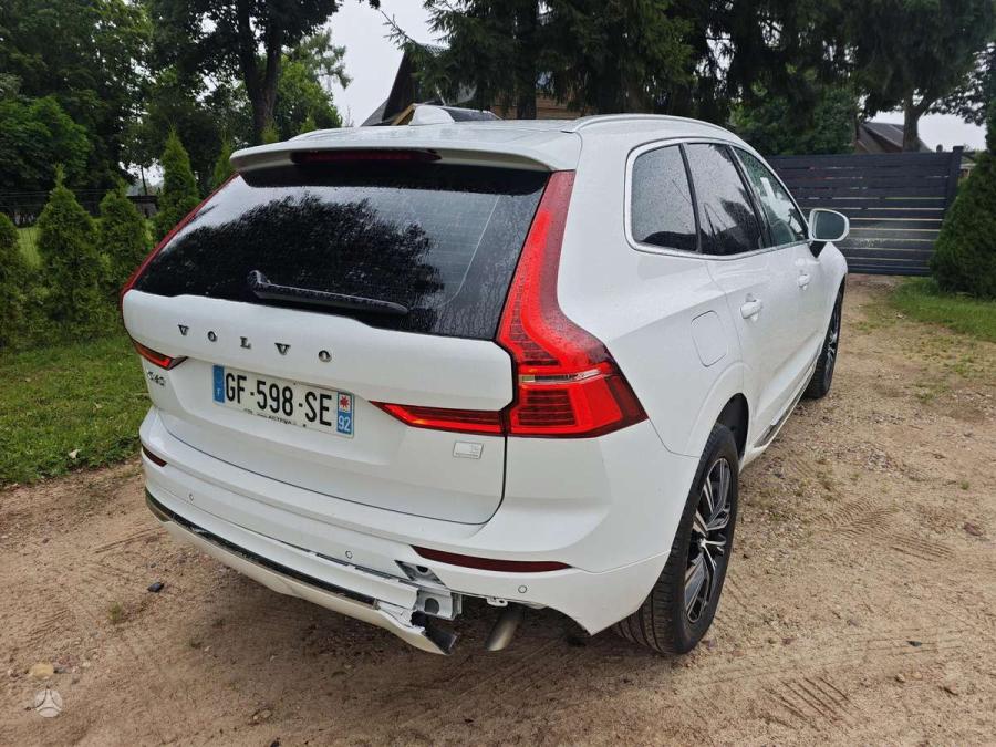 White Volvo XC60 2022 in Telschi, with an engine capacity of 1.97 L and mileage of 58 thousand km for 24800 €, photo 11 on AUTOMOTO.COM.LV