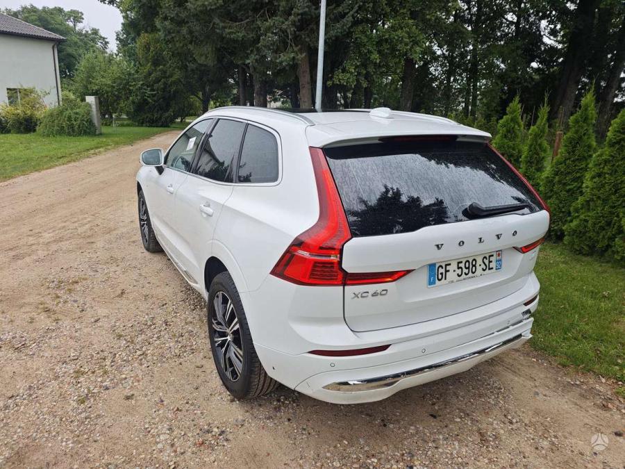 White Volvo XC60 2022 in Telschi, with an engine capacity of 1.97 L and mileage of 58 thousand km for 24800 €, photo 12 on AUTOMOTO.COM.LV