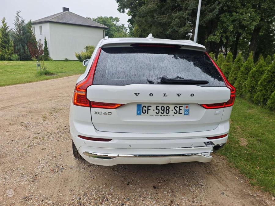 White Volvo XC60 2022 in Telschi, with an engine capacity of 1.97 L and mileage of 58 thousand km for 24800 €, photo 14 on AUTOMOTO.COM.LV