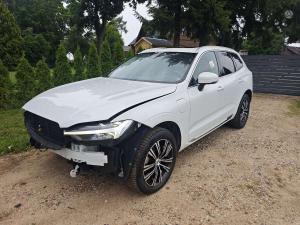 White Volvo XC60 2022 in Telschi, with an engine capacity of 1.97 L and mileage of 58 thousand km for 24800 €, photo 16 on AUTOMOTO.COM.LV