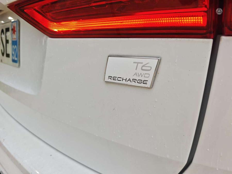 White Volvo XC60 2022 in Telschi, with an engine capacity of 1.97 L and mileage of 58 thousand km for 24800 €, photo 17 on AUTOMOTO.COM.LV