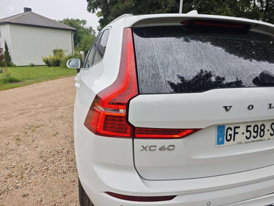White Volvo XC60 2022 in Telschi, with an engine capacity of 1.97 L and mileage of 58 thousand km for 24800 €, photo 18 on AUTOMOTO.COM.LV