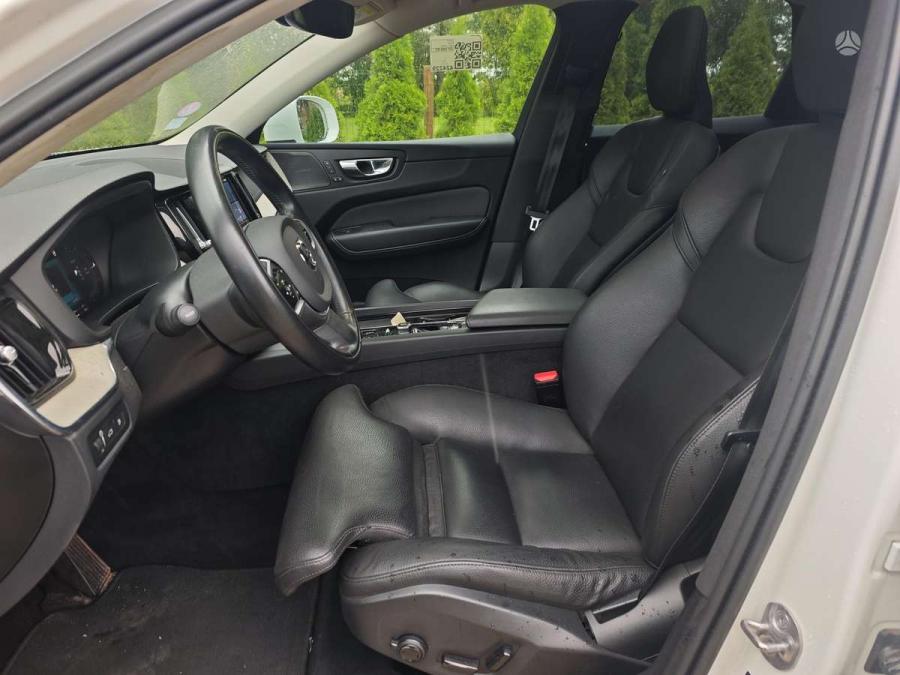 White Volvo XC60 2022 in Telschi, with an engine capacity of 1.97 L and mileage of 58 thousand km for 24800 €, photo 26 on AUTOMOTO.COM.LV