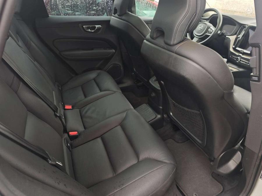White Volvo XC60 2022 in Telschi, with an engine capacity of 1.97 L and mileage of 58 thousand km for 24800 €, photo 27 on AUTOMOTO.COM.LV