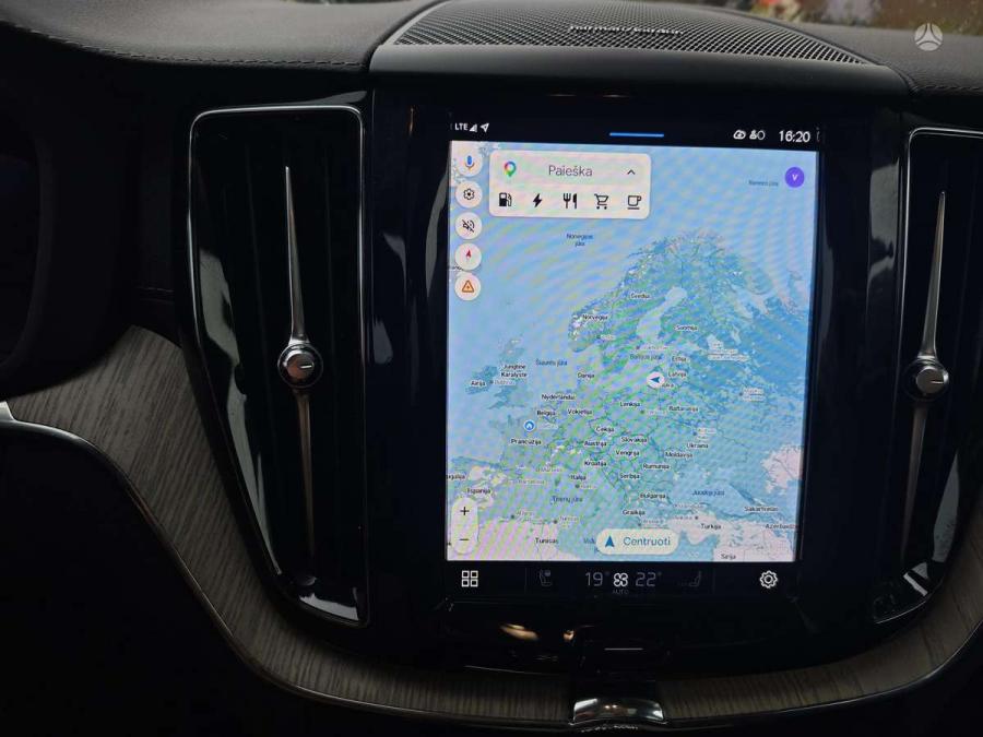 White Volvo XC60 2022 in Telschi, with an engine capacity of 1.97 L and mileage of 58 thousand km for 24800 €, photo 36 on AUTOMOTO.COM.LV
