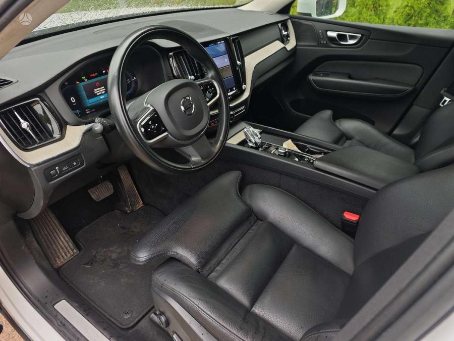 White Volvo XC60 2022 in Telschi, with an engine capacity of 1.97 L and mileage of 58 thousand km for 24800 €, photo 44 on AUTOMOTO.COM.LV