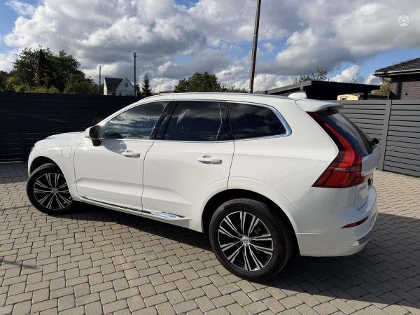 White Volvo XC60 2022 in Telschi, with an engine capacity of 1.97 L and mileage of 58 thousand km for 37750 €, photo 3 on AUTOMOTO.COM.LV