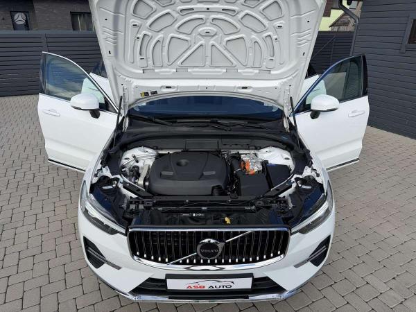 White Volvo XC60 2022 in Telschi, with an engine capacity of 1.97 L and mileage of 58 thousand km for 37750 €, photo 7 on AUTOMOTO.COM.LV