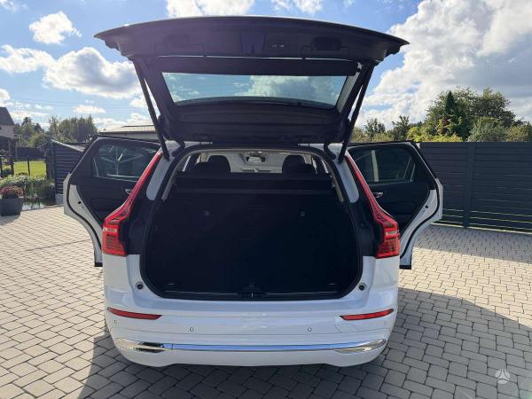 White Volvo XC60 2022 in Telschi, with an engine capacity of 1.97 L and mileage of 58 thousand km for 37750 €, photo 9 on AUTOMOTO.COM.LV