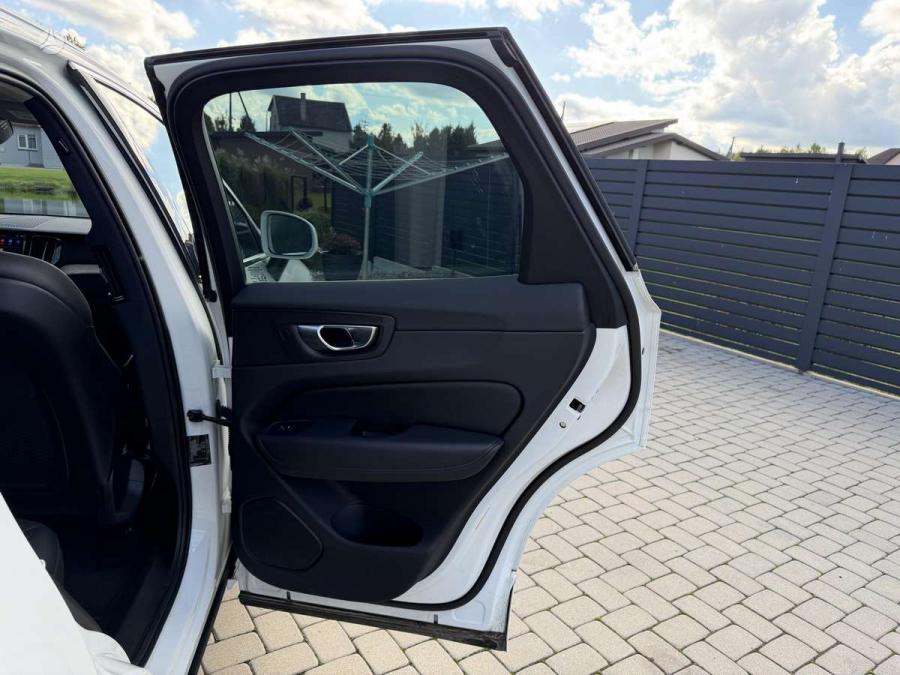 Balts Volvo XC60 2022 Telšiai, ar dzinēja tilpumu 1.97 L un nobraukumu 58 tūkst. km par 37750 €, foto 43 vietnē AUTOMOTO.COM.LV
