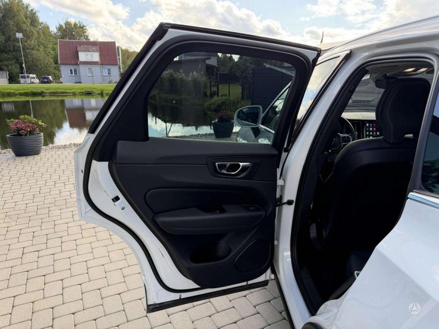 Balts Volvo XC60 2022 Telšiai, ar dzinēja tilpumu 1.97 L un nobraukumu 58 tūkst. km par 37750 €, foto 45 vietnē AUTOMOTO.COM.LV