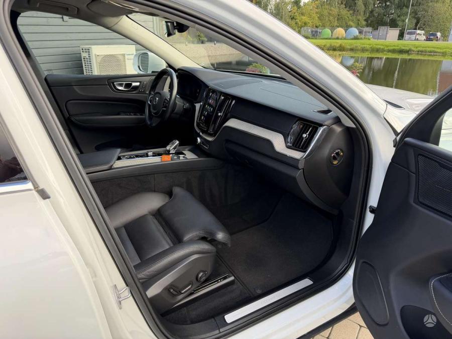 Balts Volvo XC60 2022 Telšiai, ar dzinēja tilpumu 1.97 L un nobraukumu 58 tūkst. km par 37750 €, foto 41 vietnē AUTOMOTO.COM.LV