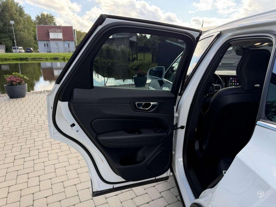 Balts Volvo XC60 2022 Telšiai, ar dzinēja tilpumu 1.97 L un nobraukumu 58 tūkst. km par 37750 €, foto 45 vietnē AUTOMOTO.COM.LV