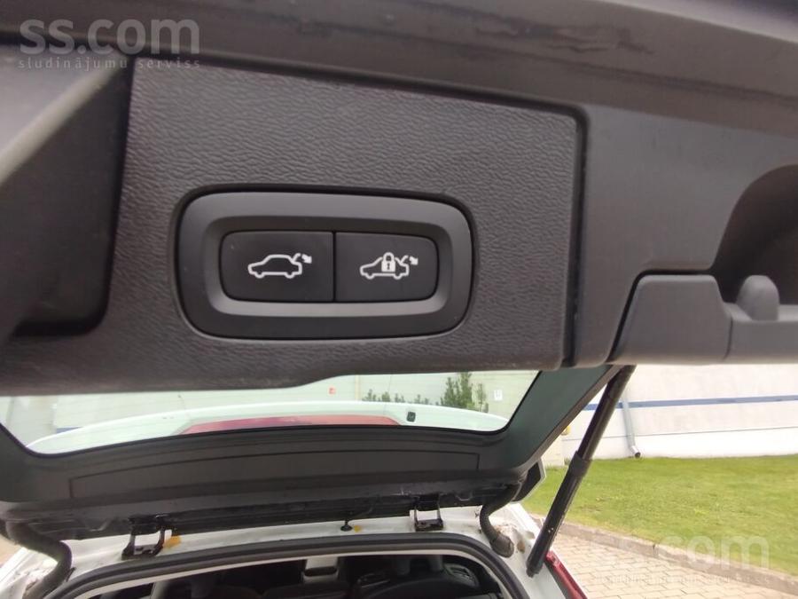 Balts Volvo XC60 2022 Rīga, ar dzinēja tilpumu 2.00 L un nobraukumu 145 tūkst. km par 25800 €, foto 20 vietnē AUTOMOTO.COM.LV