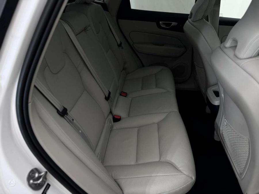 White Volvo XC60 2023 in Vilnius, with an engine capacity of 1.97 L and mileage of 60 thousand km for 35950 €, photo 13 on AUTOMOTO.COM.LV