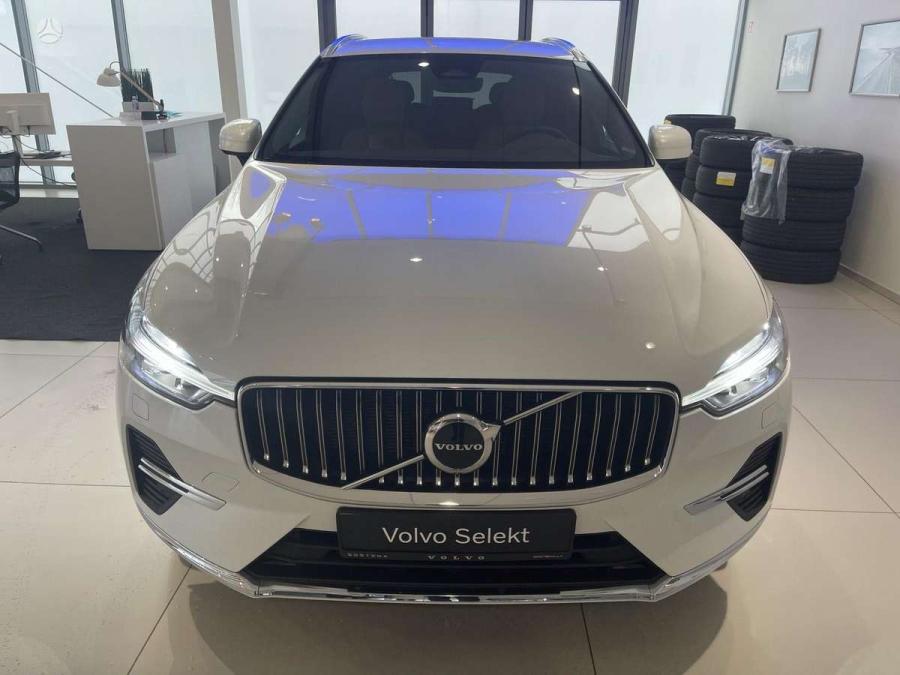 White Volvo XC60 2023 in Klaipeda, with an engine capacity of 1.97 L and mileage of 28 thousand km for 41600 €, photo 5 on AUTOMOTO.COM.LV