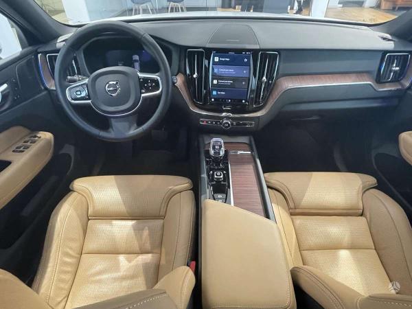 Balts Volvo XC60 2023 Klaipėda, ar dzinēja tilpumu 1.97 L un nobraukumu 28 tūkst. km par 41600 €, foto 7 vietnē AUTOMOTO.COM.LV