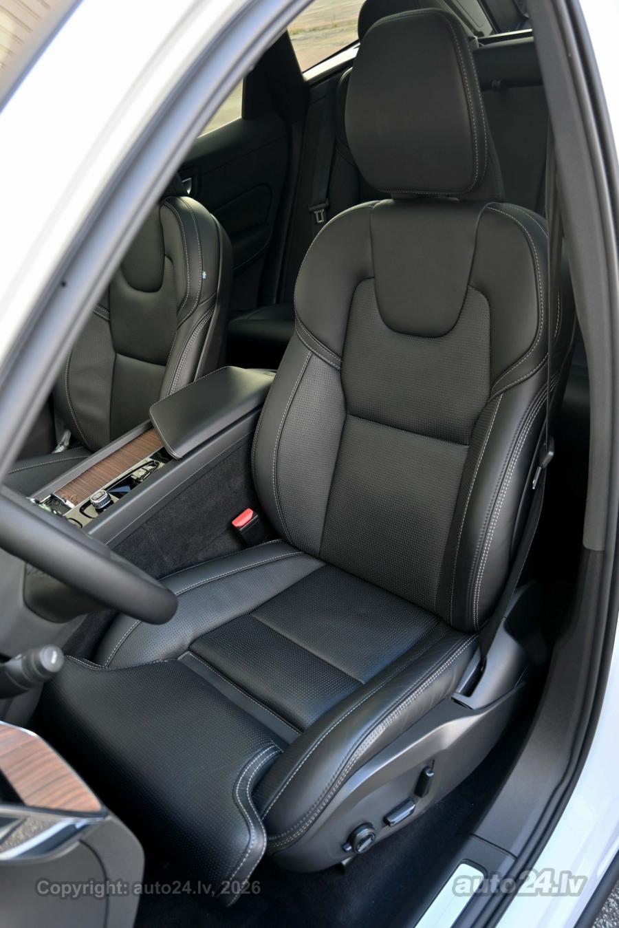 Balts Volvo XC60 2023 Tallina, ar dzinēja tilpumu 2.00 L un nobraukumu 75 tūkst. km par 45990 €, foto 10 vietnē AUTOMOTO.COM.LV