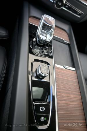 Balts Volvo XC60 2023 Tallina, ar dzinēja tilpumu 2.00 L un nobraukumu 75 tūkst. km par 45990 €, foto 19 vietnē AUTOMOTO.COM.LV