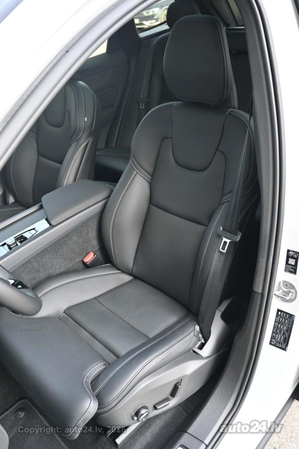 Balts Volvo XC60 2025 Tallina, ar dzinēja tilpumu 2.00 L un nobraukumu 9 tūkst. km par 69990 €, foto 9 vietnē AUTOMOTO.COM.LV