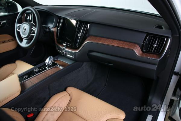 Balts Volvo XC60 2025 Pērnava, ar dzinēja tilpumu 2.00 L un nobraukumu 16 tūkst. km par 54990 €, foto 10 vietnē AUTOMOTO.COM.LV