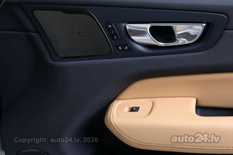 Balts Volvo XC60 2025 Pērnava, ar dzinēja tilpumu 2.00 L un nobraukumu 16 tūkst. km par 54990 €, foto 15 vietnē AUTOMOTO.COM.LV