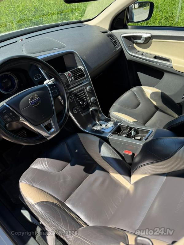Balts Volvo XC60 2012 Tallina, ar dzinēja tilpumu 2.40 L un nobraukumu 297 tūkst. km par 8500 €, foto 9 vietnē AUTOMOTO.COM.LV
