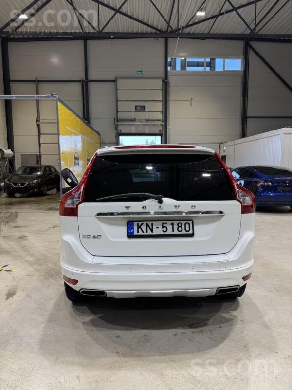 White Volvo XC60 2013 in Riga, with an engine capacity of 2.40 L and mileage of 300 thousand km for 13000 €, photo 5 on AUTOMOTO.COM.LV