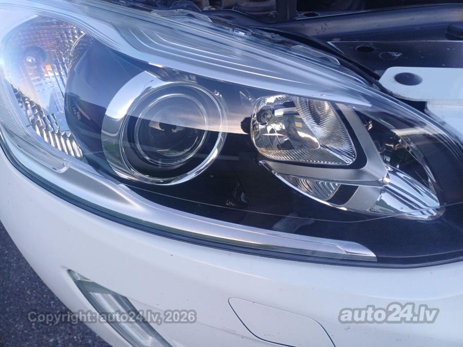 Balts Volvo XC60 2013 Tallina, ar dzinēja tilpumu 2.40 L un nobraukumu 322 tūkst. km par 9000 €, foto 13 vietnē AUTOMOTO.COM.LV