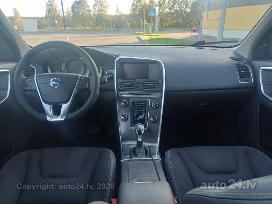 Balts Volvo XC60 2013 Tallina, ar dzinēja tilpumu 2.40 L un nobraukumu 322 tūkst. km par 9000 €, foto 14 vietnē AUTOMOTO.COM.LV