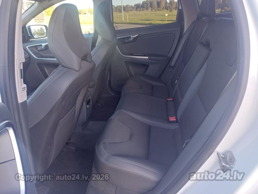 Balts Volvo XC60 2013 Tallina, ar dzinēja tilpumu 2.40 L un nobraukumu 322 tūkst. km par 9000 €, foto 18 vietnē AUTOMOTO.COM.LV