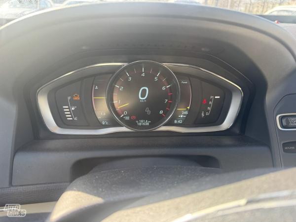 White Volvo XC60 2014 in Klaipeda, with an engine capacity of 3.20 L and mileage of 182 thousand km for 6800 €, photo 1 on AUTOMOTO.COM.LV