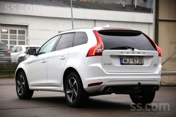White Volvo XC60 2014 in Riga, with an engine capacity of 2.40 L and mileage of 240 thousand km for 13500 €, photo 4 on AUTOMOTO.COM.LV