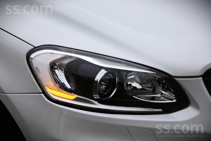 Balts Volvo XC60 2014 Rīga, ar dzinēja tilpumu 2.40 L un nobraukumu 240 tūkst. km par 13500 €, foto 12 vietnē AUTOMOTO.COM.LV