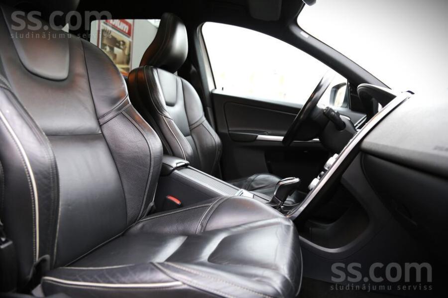 Balts Volvo XC60 2014 Rīga, ar dzinēja tilpumu 2.40 L un nobraukumu 240 tūkst. km par 13500 €, foto 14 vietnē AUTOMOTO.COM.LV