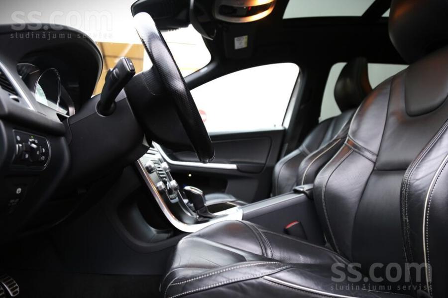 Balts Volvo XC60 2014 Rīga, ar dzinēja tilpumu 2.40 L un nobraukumu 240 tūkst. km par 13500 €, foto 22 vietnē AUTOMOTO.COM.LV