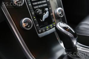 Balts Volvo XC60 2014 Rīga, ar dzinēja tilpumu 2.40 L un nobraukumu 240 tūkst. km par 13500 €, foto 25 vietnē AUTOMOTO.COM.LV