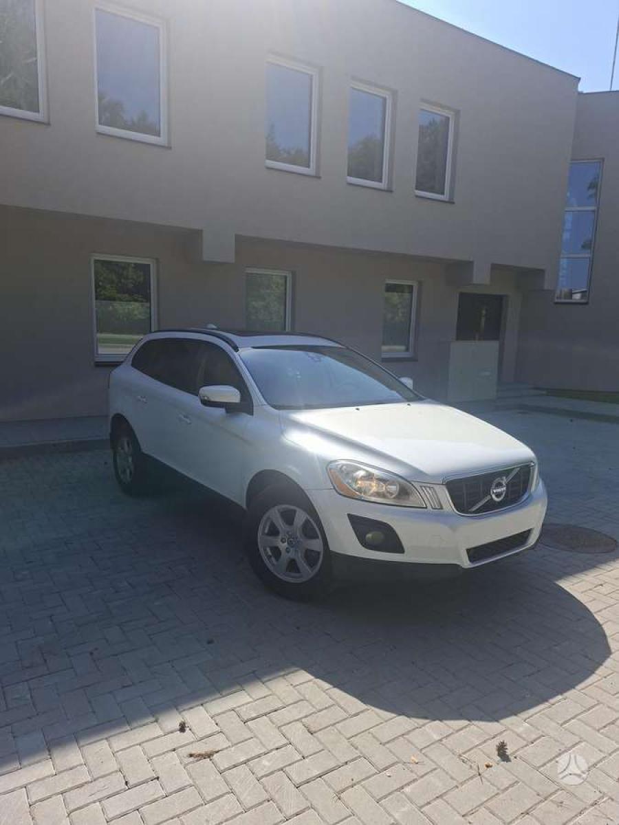 White Volvo XC60 2010 in Prienai, with an engine capacity of 3.20 L and mileage of 170 thousand km for 5800 €, photo 3 on AUTOMOTO.COM.LV