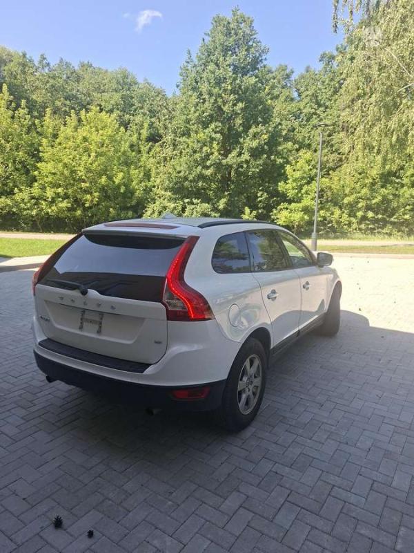 Balts Volvo XC60 2010 Prienai, ar dzinēja tilpumu 3.20 L un nobraukumu 170 tūkst. km par 5800 €, foto 3 vietnē AUTOMOTO.COM.LV