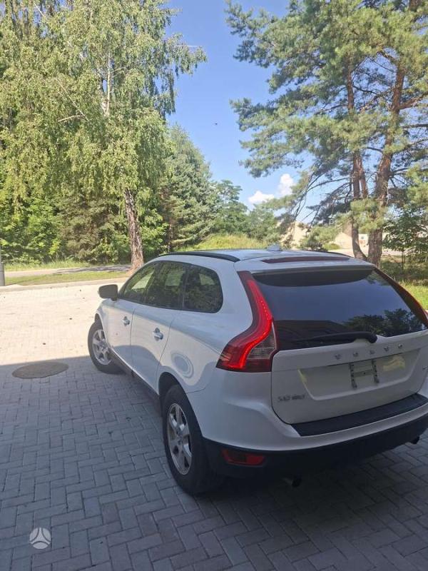 Balts Volvo XC60 2010 Prienai, ar dzinēja tilpumu 3.20 L un nobraukumu 170 tūkst. km par 5800 €, foto 4 vietnē AUTOMOTO.COM.LV