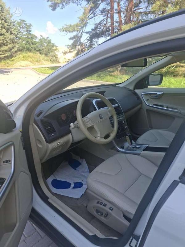 Balts Volvo XC60 2010 Prienai, ar dzinēja tilpumu 3.20 L un nobraukumu 170 tūkst. km par 5800 €, foto 5 vietnē AUTOMOTO.COM.LV