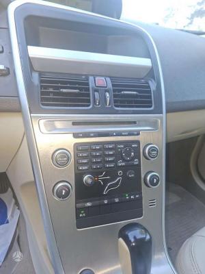 White Volvo XC60 2010 in Prienai, with an engine capacity of 3.20 L and mileage of 170 thousand km for 5800 €, photo 8 on AUTOMOTO.COM.LV