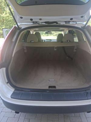 White Volvo XC60 2010 in Prienai, with an engine capacity of 3.20 L and mileage of 170 thousand km for 5800 €, photo 9 on AUTOMOTO.COM.LV