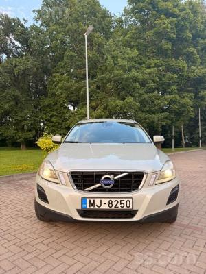 Balts Volvo XC60 2010 Jelgava, ar dzinēja tilpumu 2.00 L un nobraukumu 413 tūkst. km par 6800 €, foto 3 vietnē AUTOMOTO.COM.LV