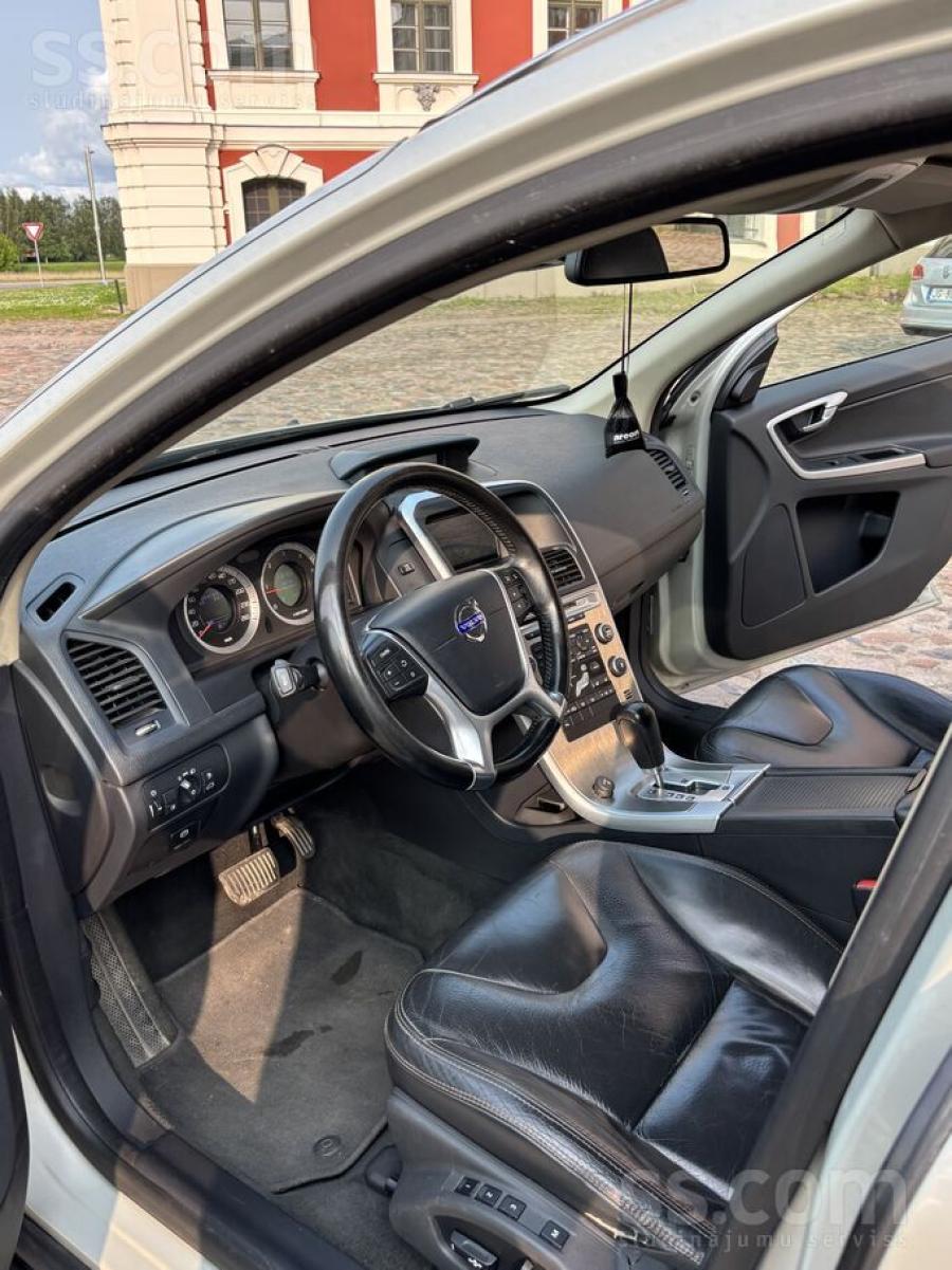 Balts Volvo XC60 2010 Jelgava, ar dzinēja tilpumu 2.00 L un nobraukumu 413 tūkst. km par 6800 €, foto 8 vietnē AUTOMOTO.COM.LV