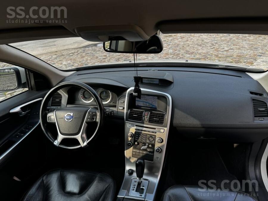 Balts Volvo XC60 2010 Jelgava, ar dzinēja tilpumu 2.00 L un nobraukumu 413 tūkst. km par 6800 €, foto 9 vietnē AUTOMOTO.COM.LV