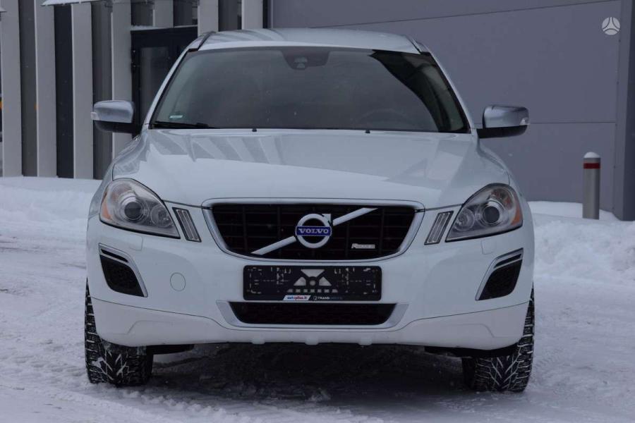 White Volvo XC60 2011 in Vilnius, with an engine capacity of 1.97 L and mileage of 229 thousand km for 9850 €, photo 2 on AUTOMOTO.COM.LV