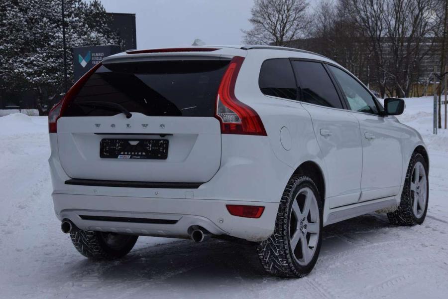 White Volvo XC60 2011 in Vilnius, with an engine capacity of 1.97 L and mileage of 229 thousand km for 9850 €, photo 8 on AUTOMOTO.COM.LV