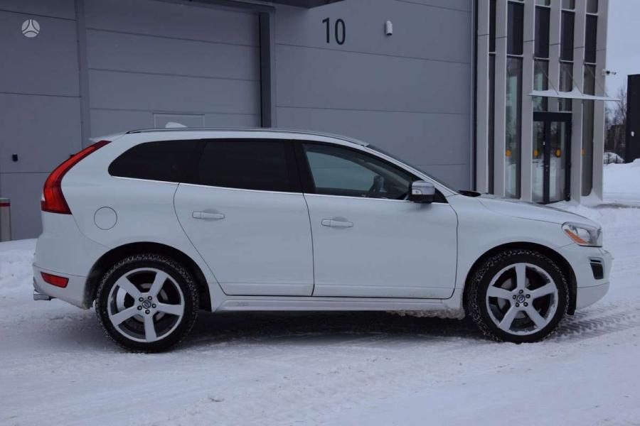 White Volvo XC60 2011 in Vilnius, with an engine capacity of 1.97 L and mileage of 229 thousand km for 9850 €, photo 9 on AUTOMOTO.COM.LV