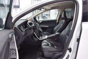 White Volvo XC60 2011 in Vilnius, with an engine capacity of 1.97 L and mileage of 229 thousand km for 9850 €, photo 13 on AUTOMOTO.COM.LV